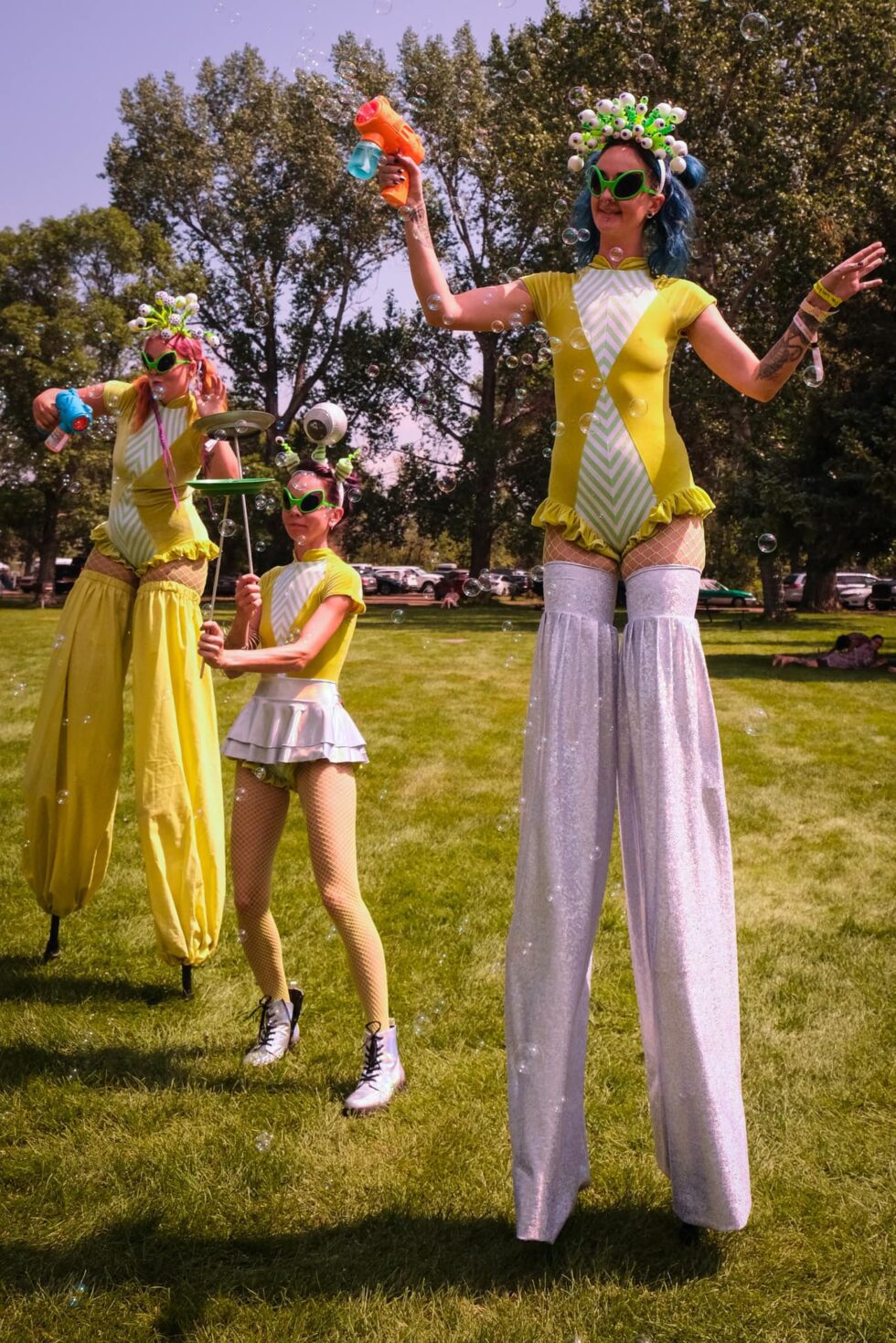 Roving & Stilting - The Salty Circus